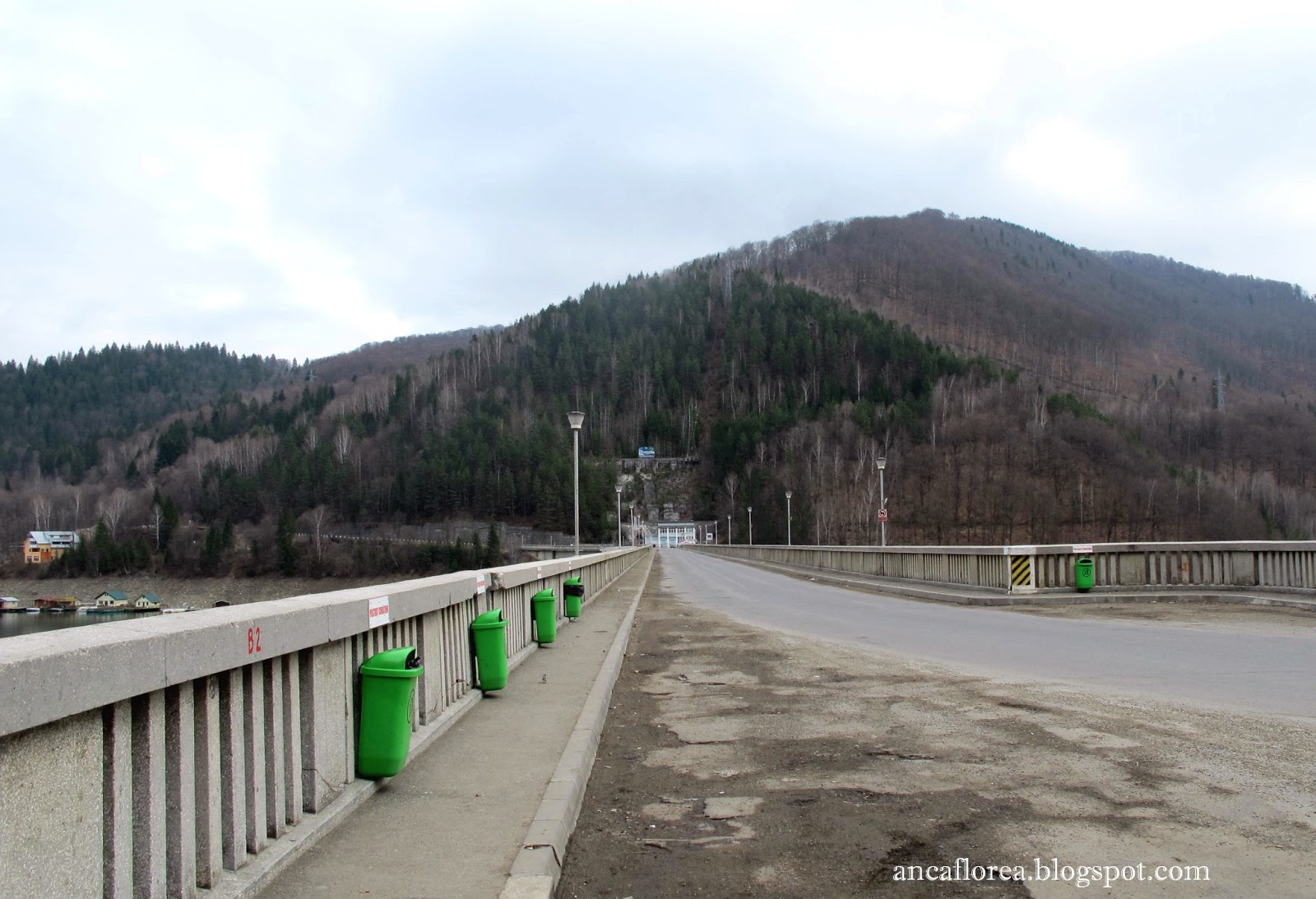 destinatiidevacanta.blogspot.com: Lacul de acumulare Izvorul Muntelui ...
