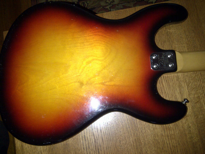 Canadian Vintage Guitar Hunt: Vintage UNIVOX Hi-Flyer Electric Guitar