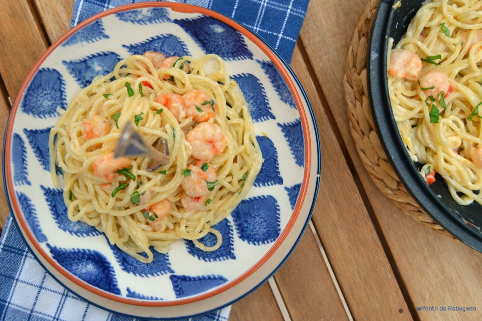 Ponto de Rebuçado Receitas: Pasta com molho de coco e camarão