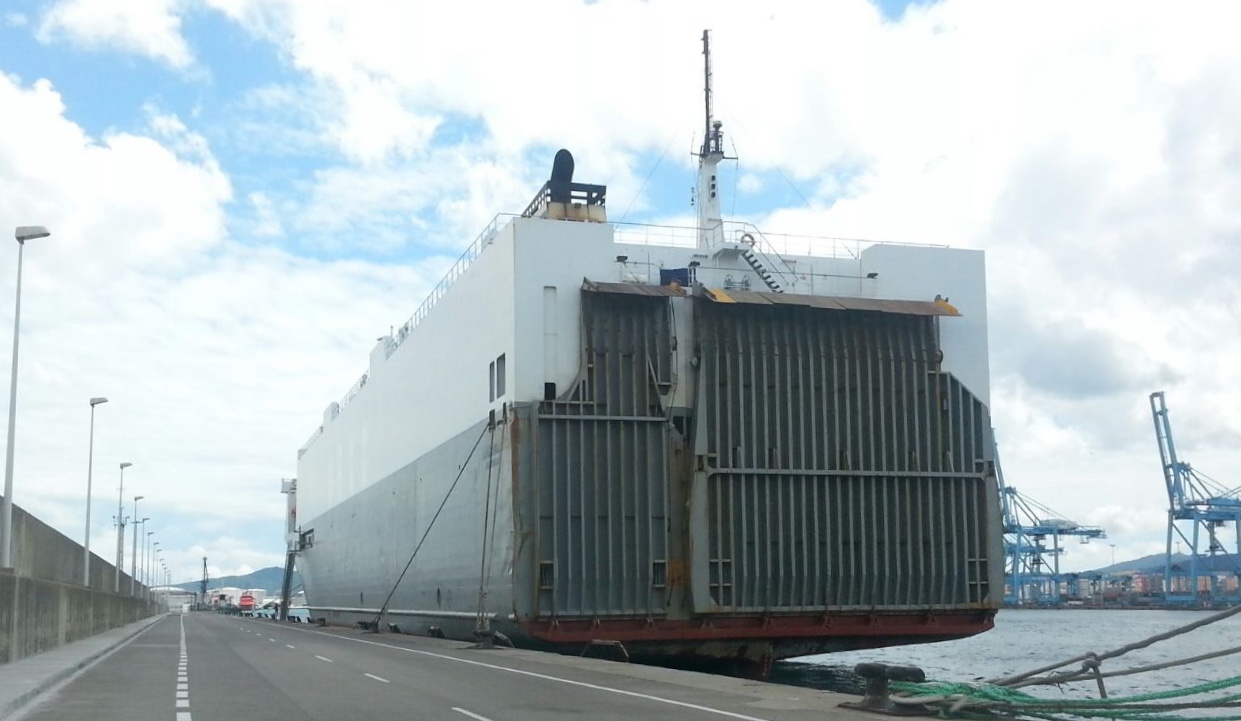 World Wide Ferries: El buque Ro-Ro "Auto Baltic", atracado en Algeciras