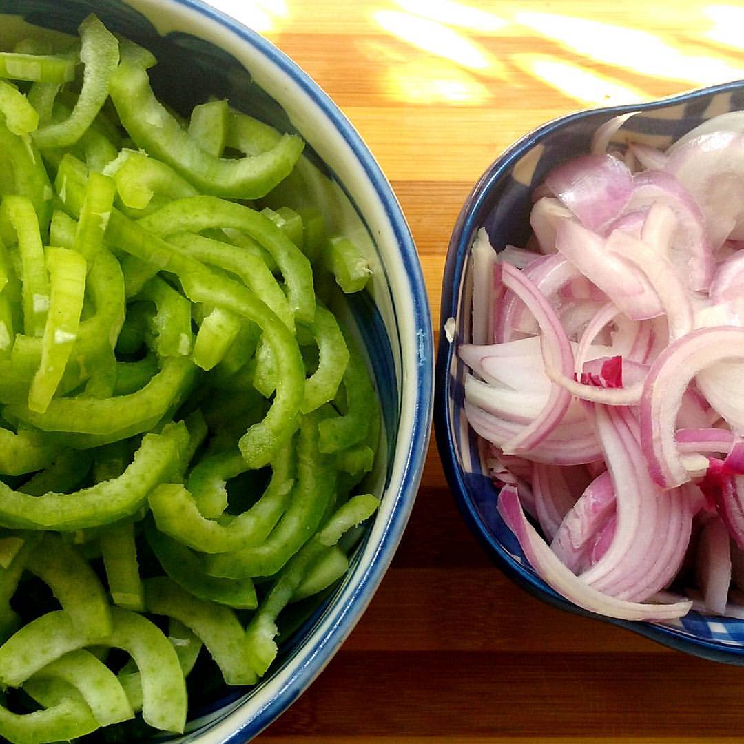 euphoRHEA: Chichinge Peyanj Bhaja - Snake Gourd and Onion Stir Fry