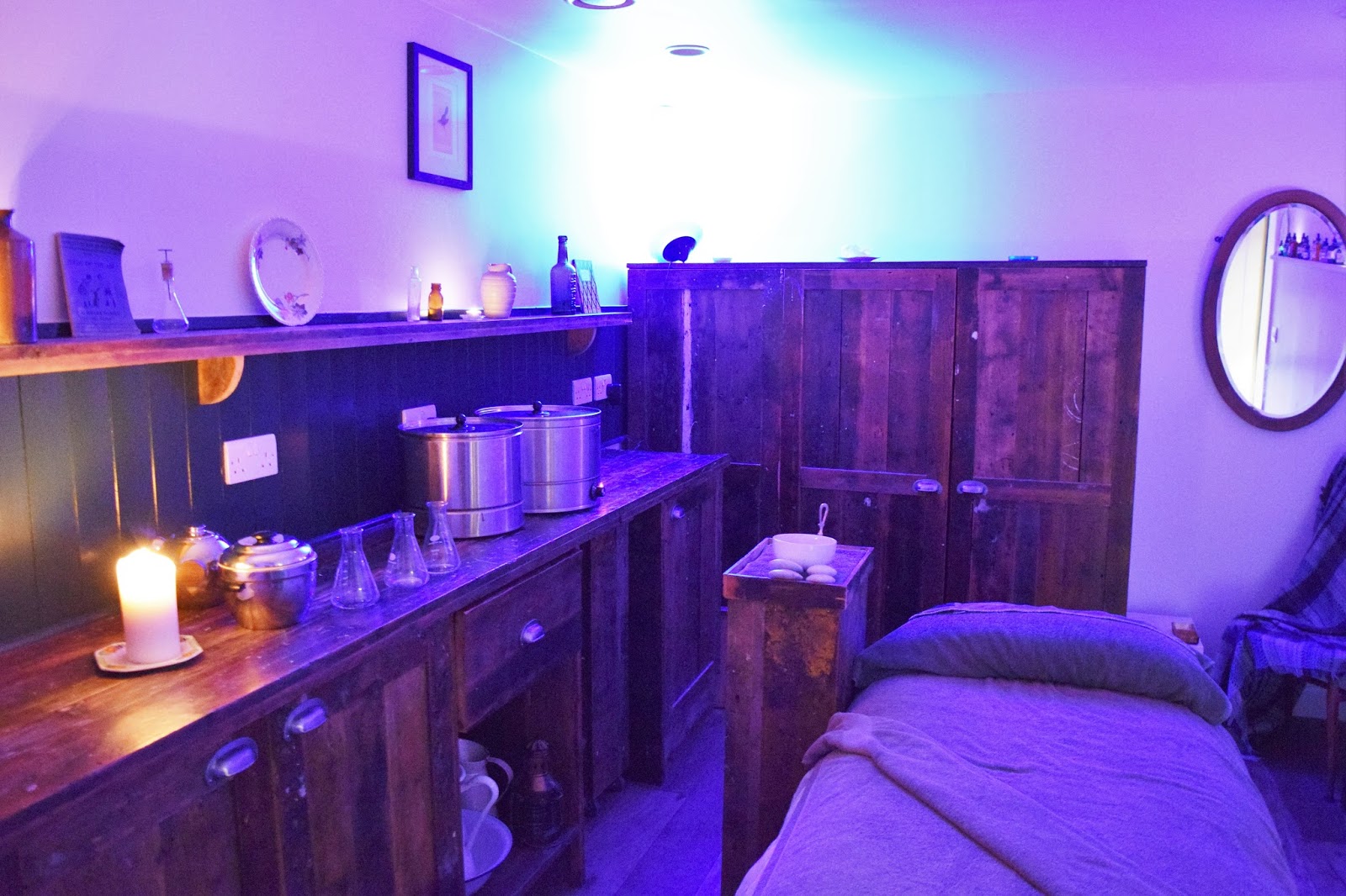 LUSH SPA THE PLANETS TREATMENT REVIEW - A Life With Frills