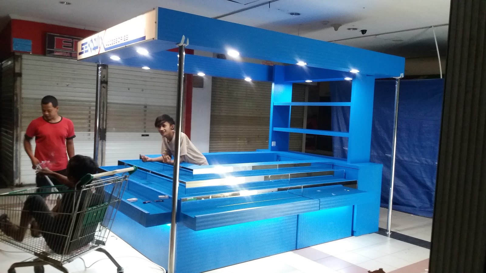 STAND COUNTER /BOOTH MEGA MALL BEKASI | Dzahra Furniture