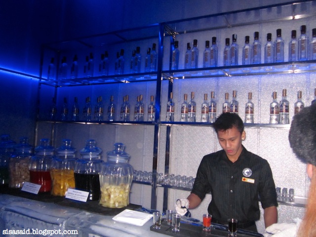 Ring my Bell, Isabel: Imperial Ice Bar and Lounge at the Fort Strip