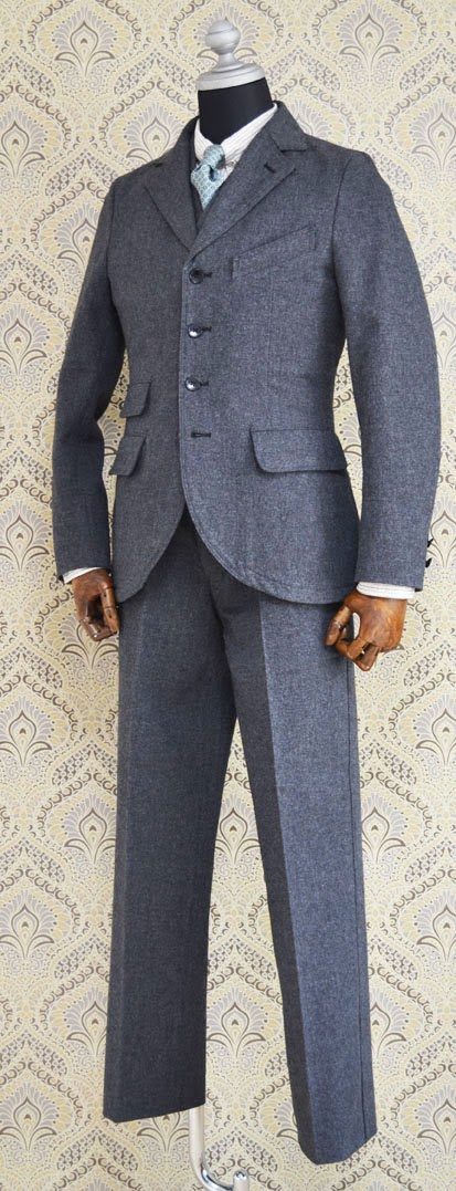 ADJUSTABLE COSTUME: Cutaway 3P Suit