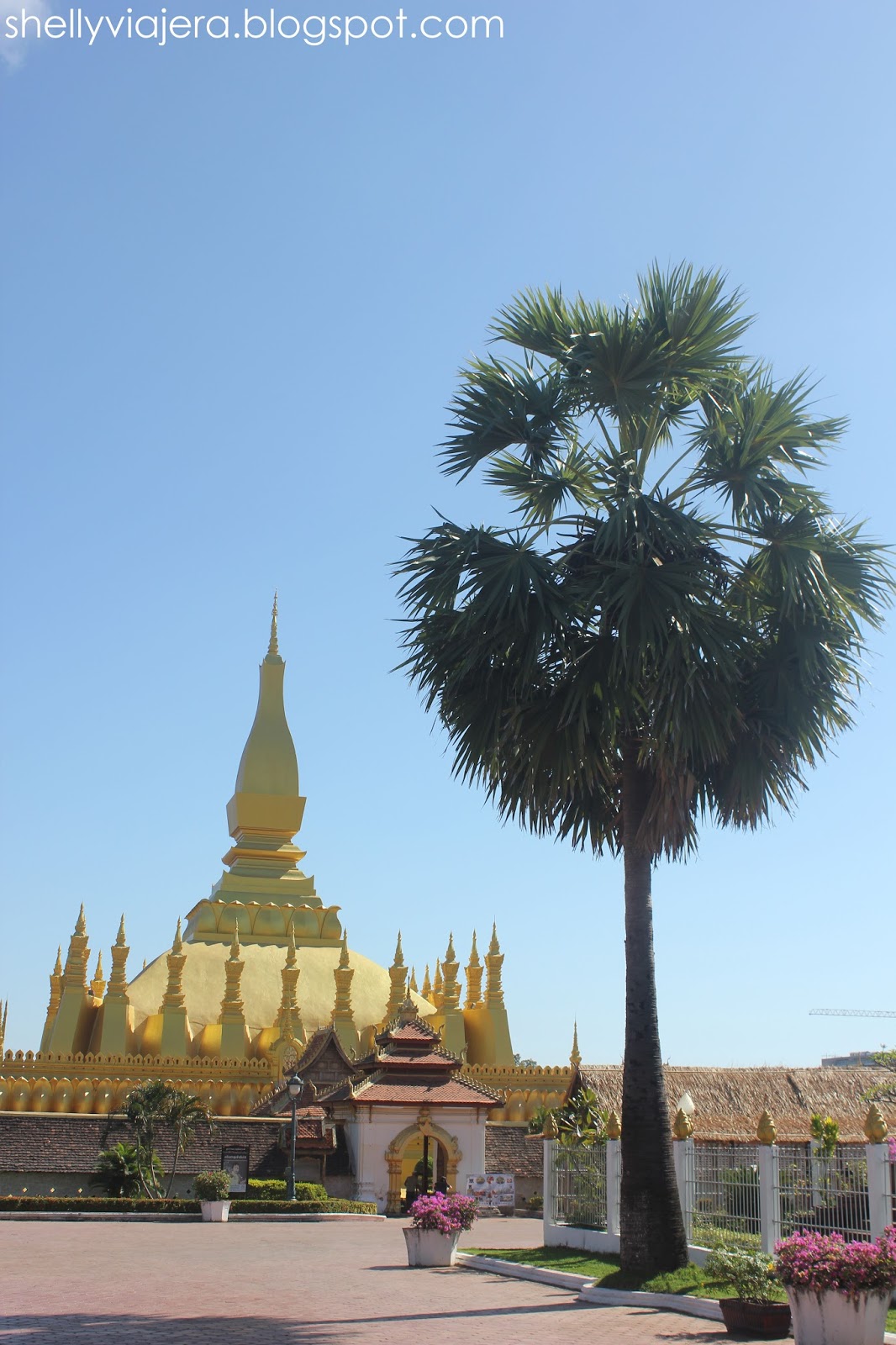 When in Laos: Pha That Luang - Shelly Viajera Travel
