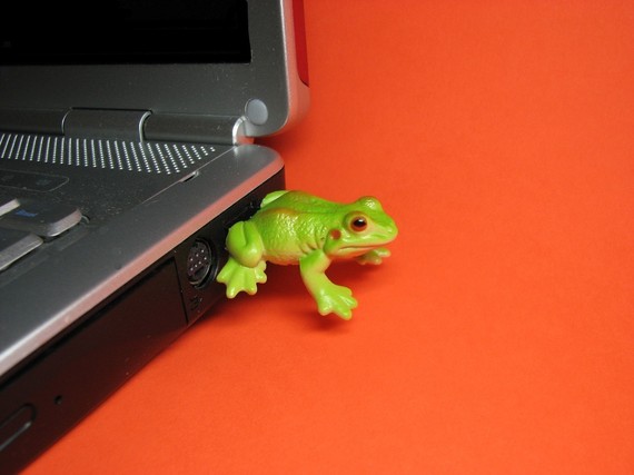 Daily Handmade Picks: Daily Handmade Pick: Frog USB Flash Drive