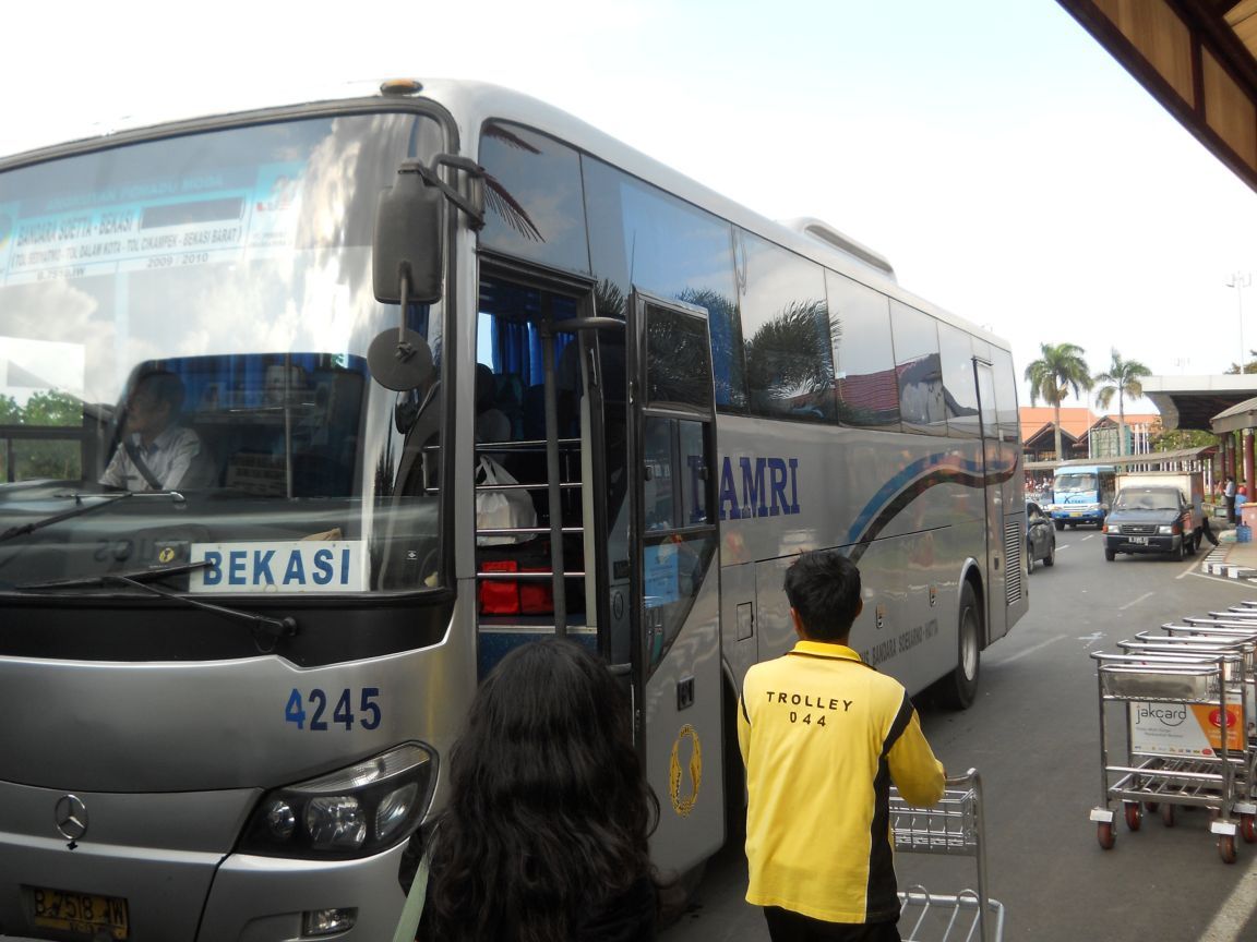 Bagaimana Cara Menggunakan Bus Damri dari Bandara Soekarno Hatta ...