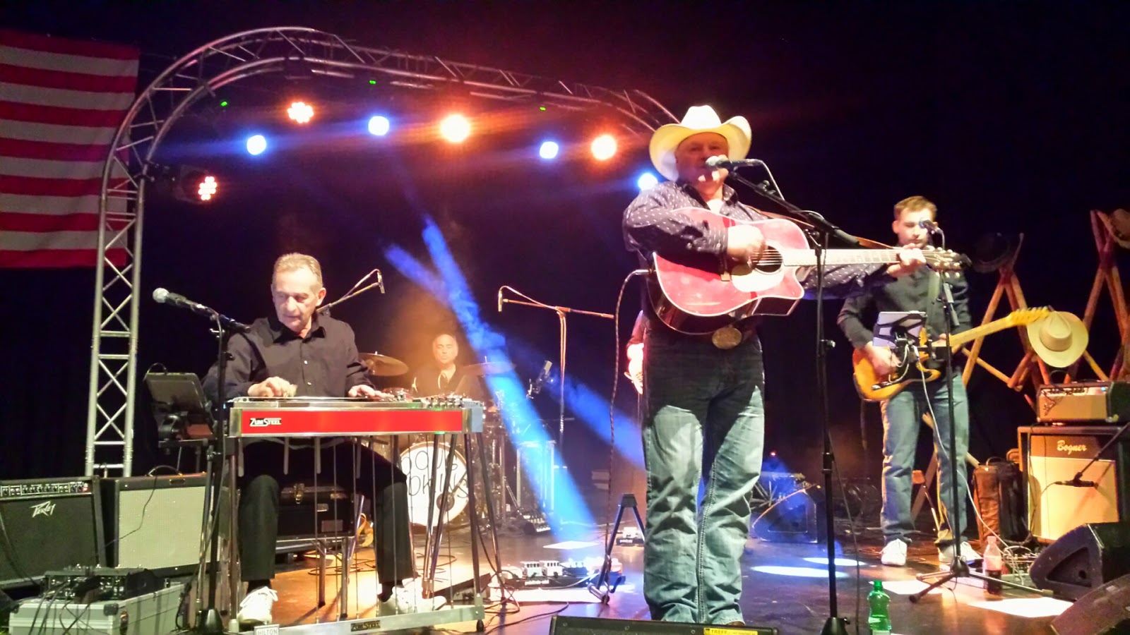 DOUG ADKINS`S neues Album “DIRT ROADS AND FENCE LINES”