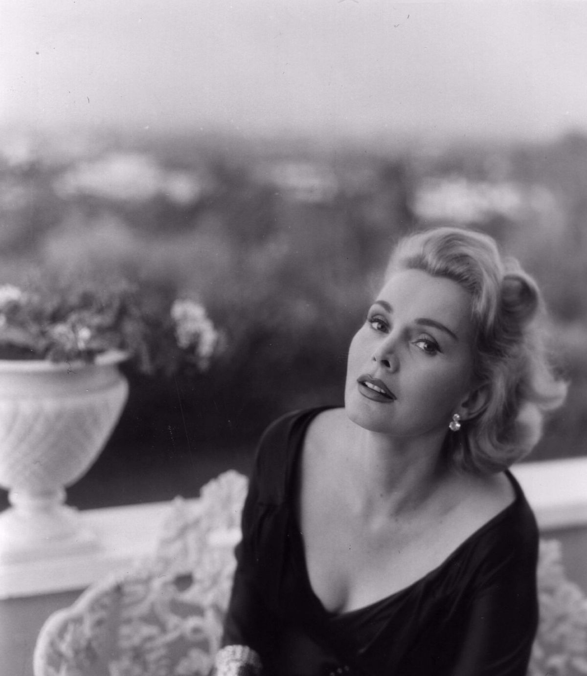 Goodbye Zsa Zsa Gabor! Here Are 30 Beautiful Black and White Photos of ...