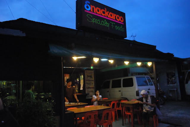 Glutton Anonymous: Snackaroo!