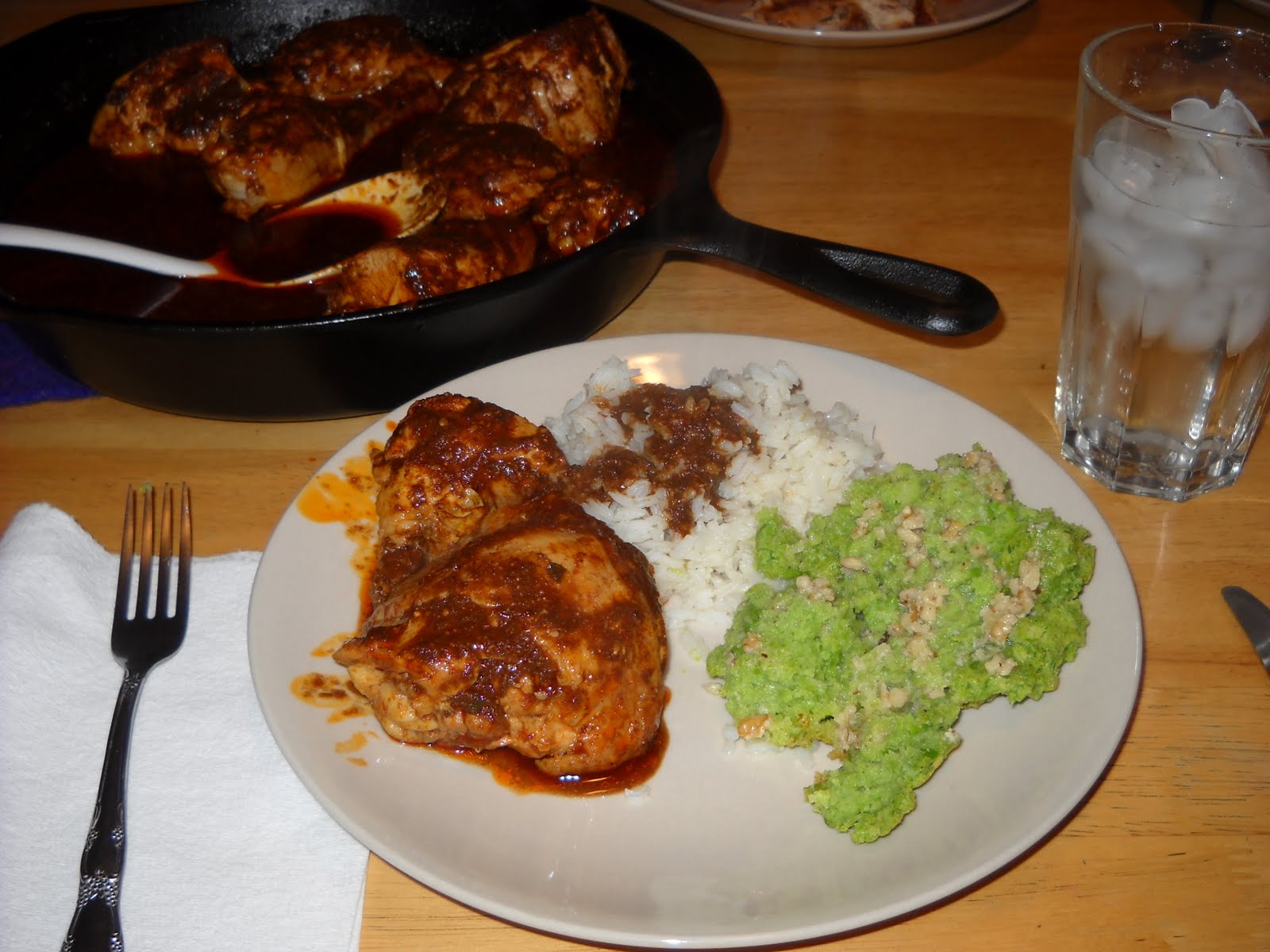 Jamón Central: Pollo en pipián rojo (Chicken in Red Sesame Seed Sauce)