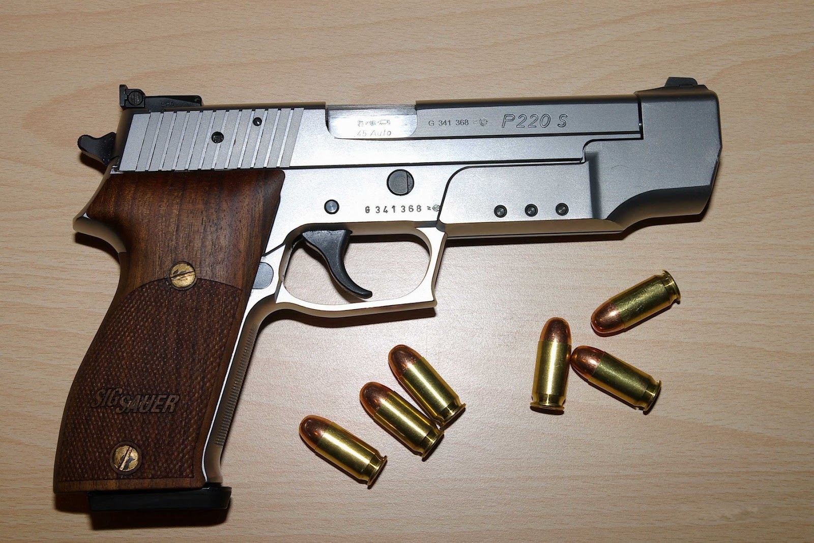 Handguns: Sig Sauer P220 Sport .45 ACP Πιστόλι