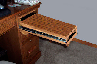 Howdy Ya Dewit!: Pullout Desk Shelves You Can Make