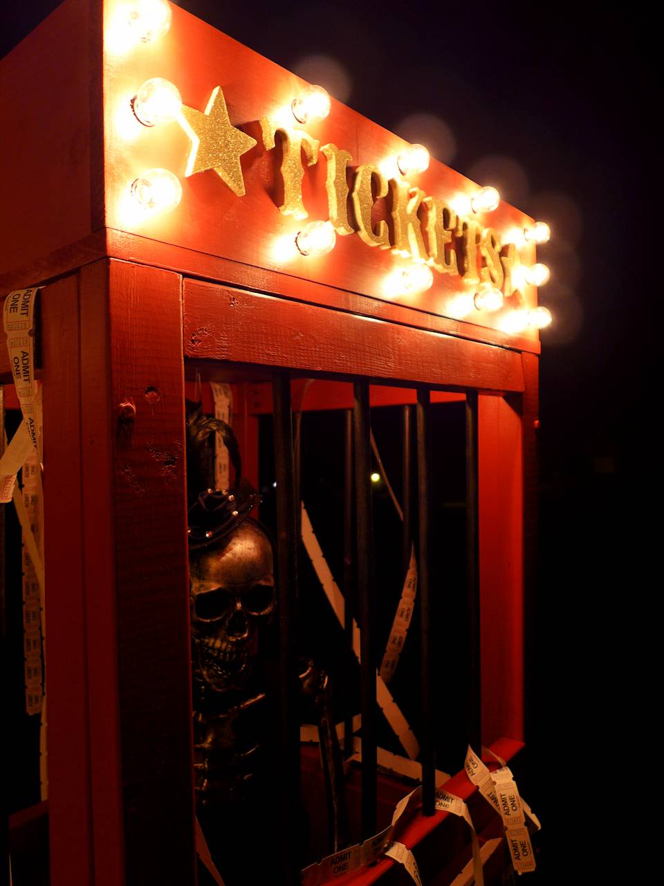 PUMPKINROT.COM: The Blog: Haunted Eve: Skeleton Circus