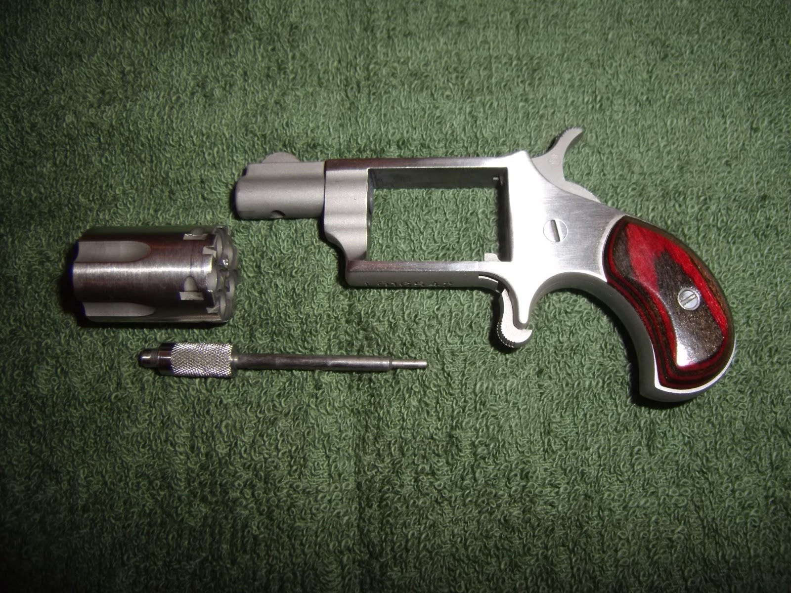 THE DAYWALKERSDAD: NAA Mini Revolver