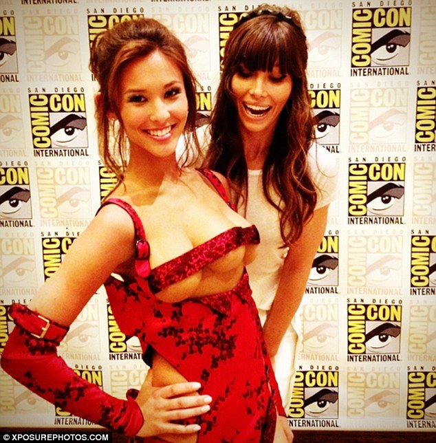 Hollywood Actress Uncensored Hot Pictures: Meet Total Recall's new three-breasted woman! Kaitlyn ...