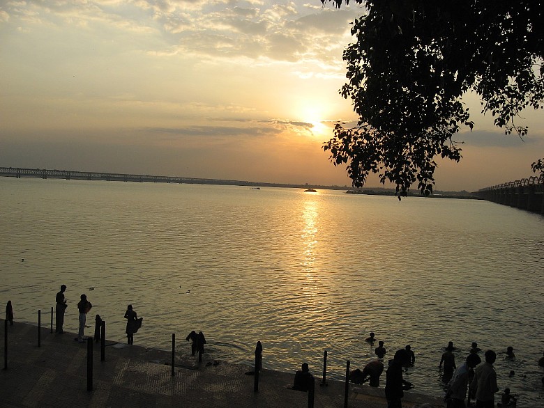 journey in this life: Pushkar Ghat at Rajahmundry