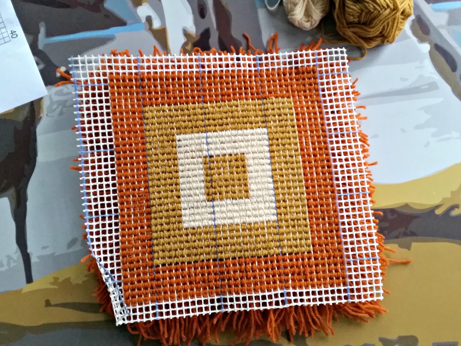 cupcake cutie: DIY latch hook wall hanging