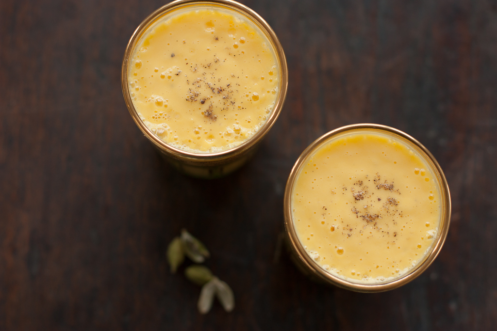 Summer treats: Mango Lassi & Berry Parfait | Ungourmet Vegetarian