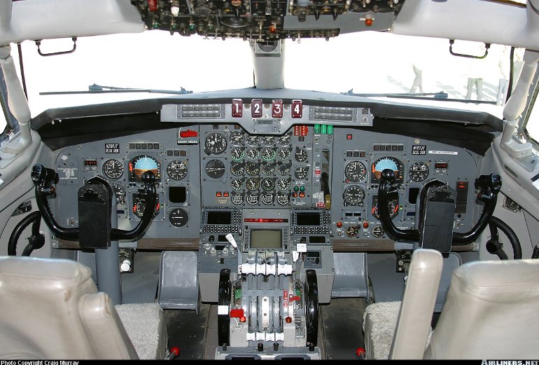 C R Smith Museum: Travolta Donates Boeing 707 ...