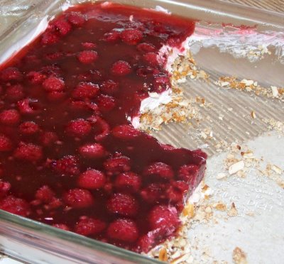 Busy Friends Recipe Swap: Raspberry Pretzel Dessert