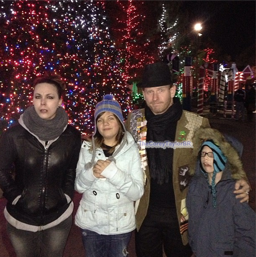 The Corey Taylor Br Nova Foto Do Corey Com Sua Família No Natal