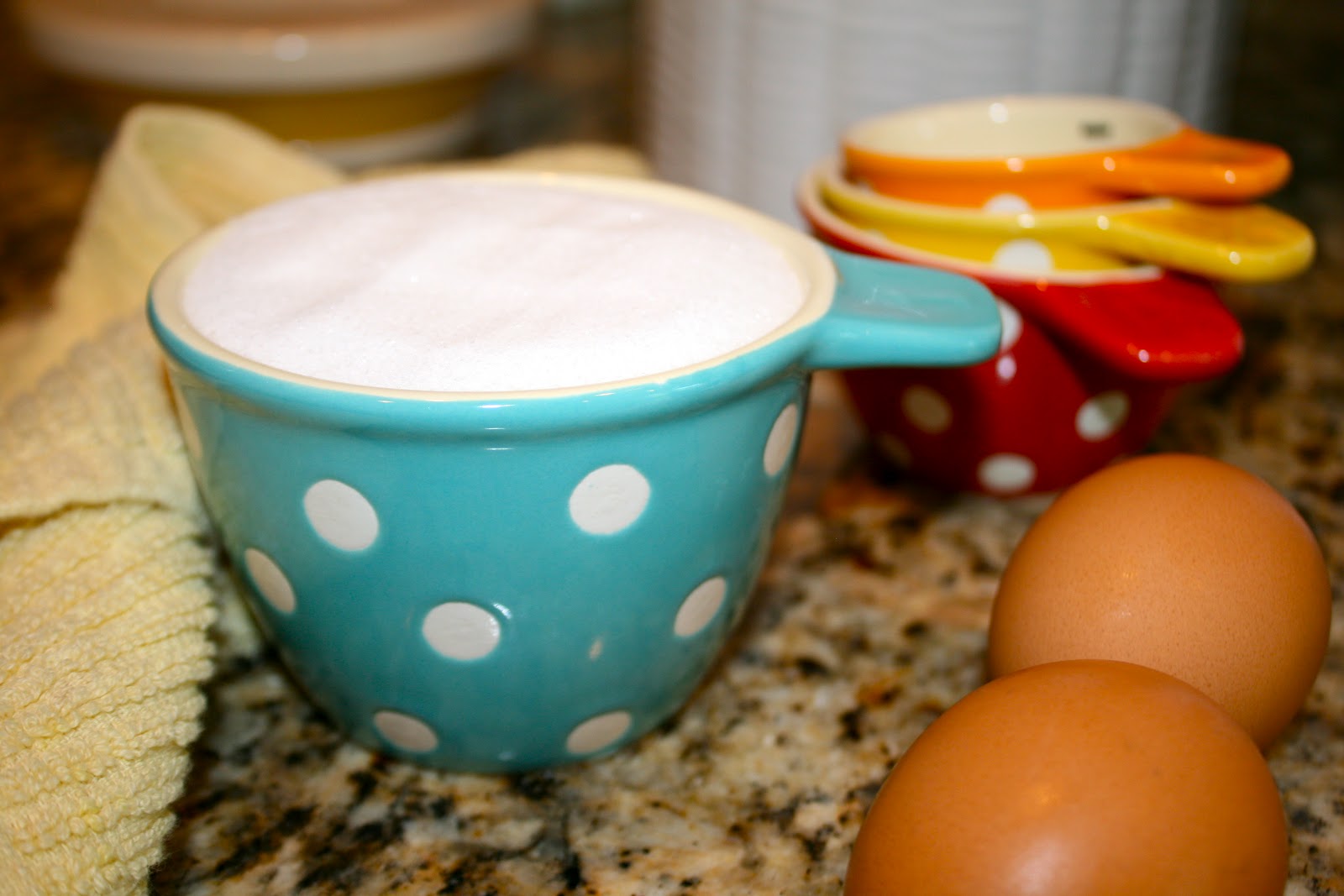 everything to entertain: Color In the Kitchen