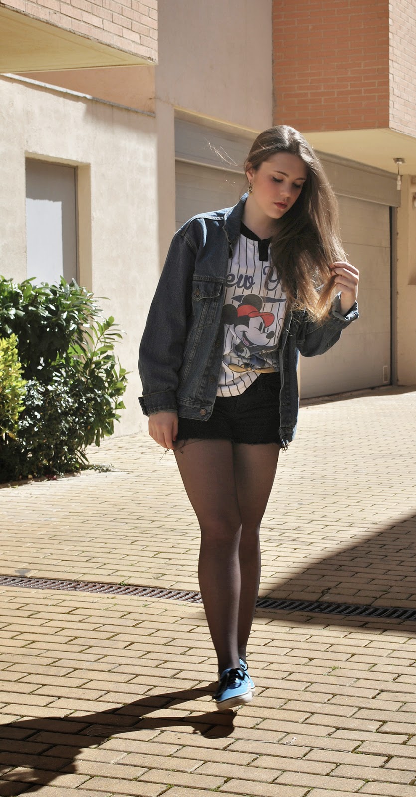 Coloco mi desastre con mi ropa.