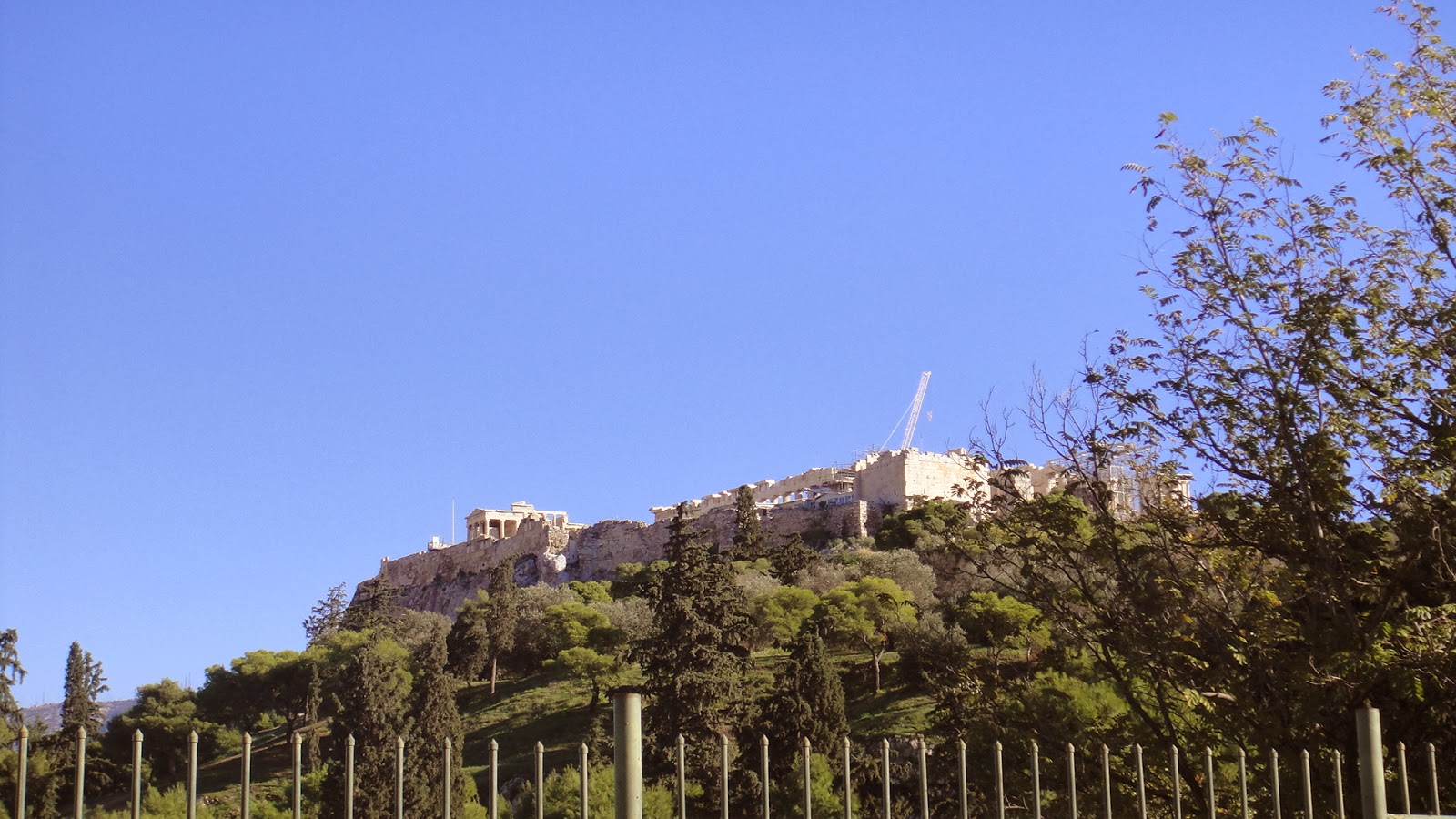 Ταξιδεύοντας στα σύννεφα..: ΤΑ ΜΕΡΗ ΜΕ ΤΗΝ ΠΙΟ ΩΡΑΙΑ ΘΕΑ ΣΤΗΝ ΑΘΗΝΑ