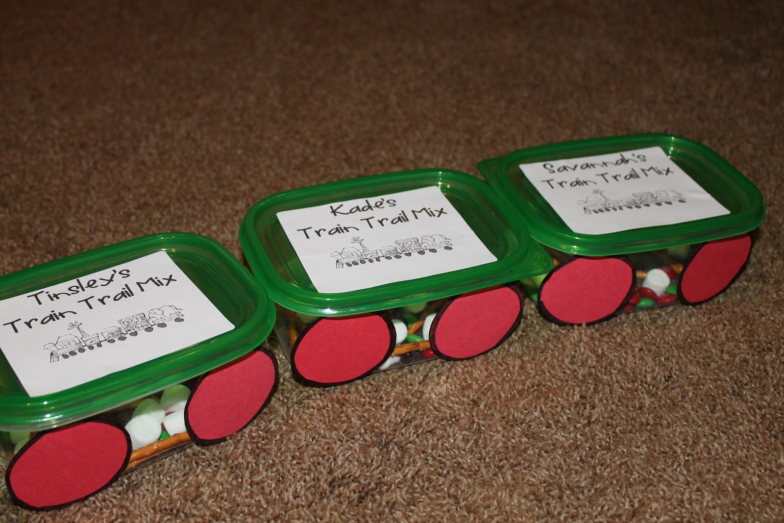 Apples 4 Bookworms: Snack: "T" is for "Train Trail Mix"