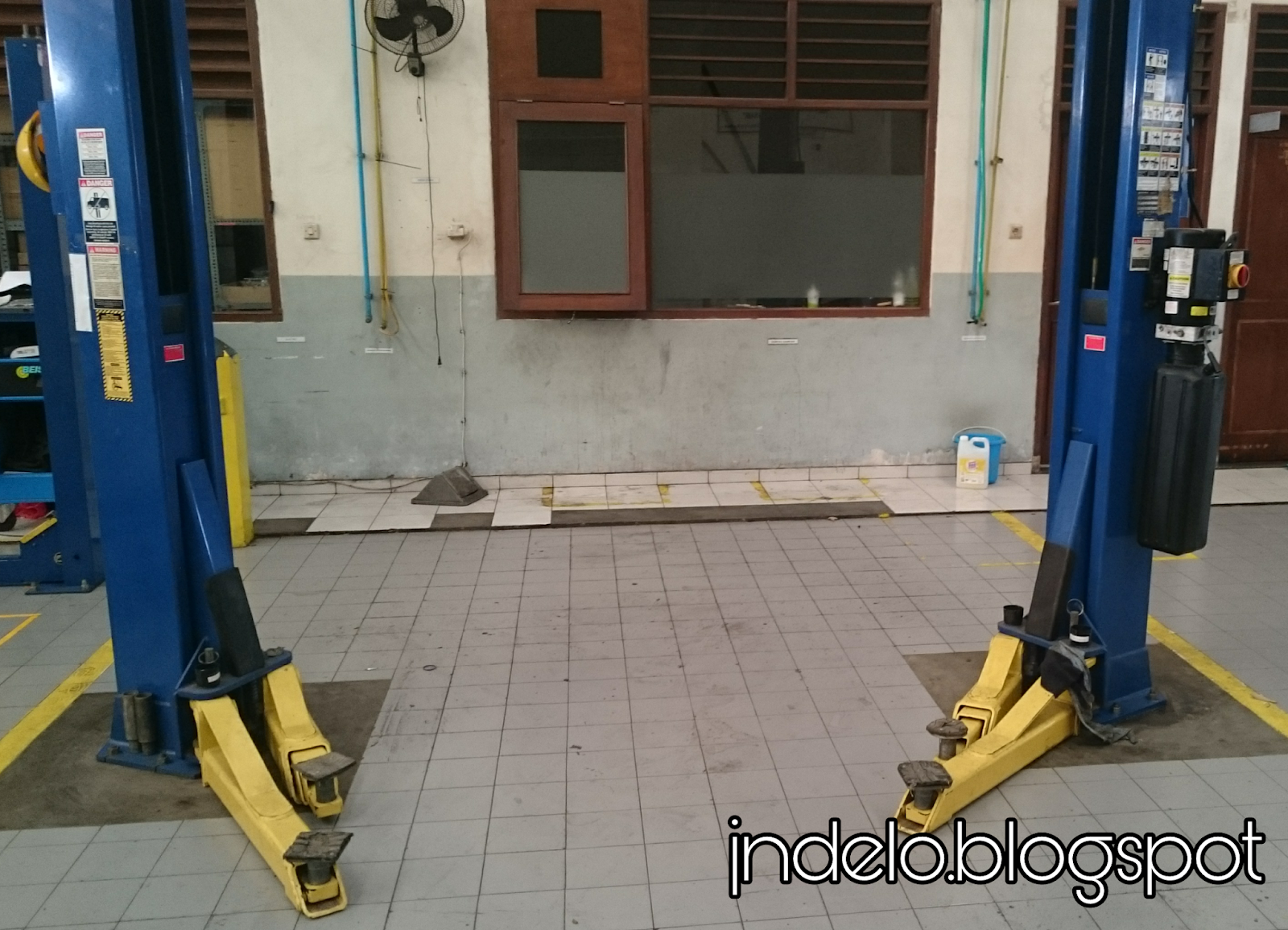 Cara mengoprasikan lift mobil model benpak