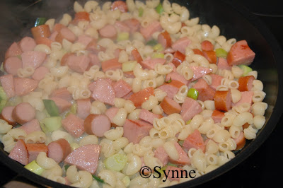 ganske enkelt: Pølse og pasta i form