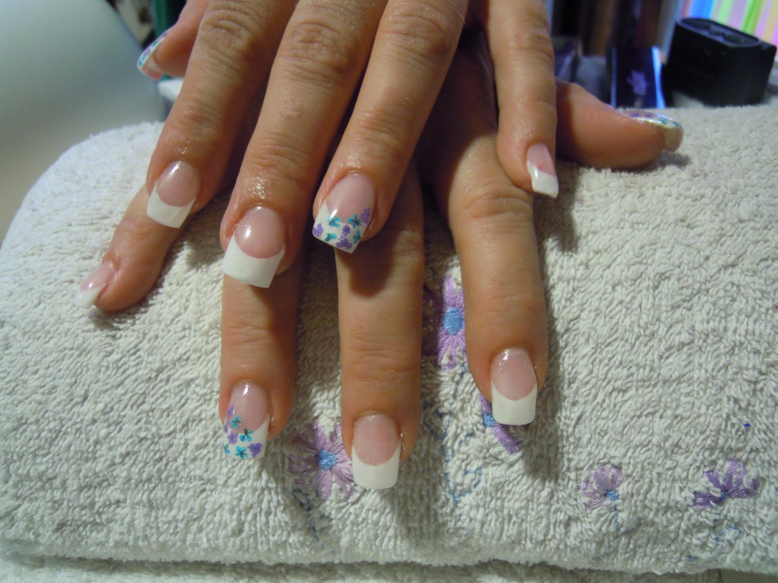 Judith D'cora tus uñas: Decoracion de flores secas en uñas de gel