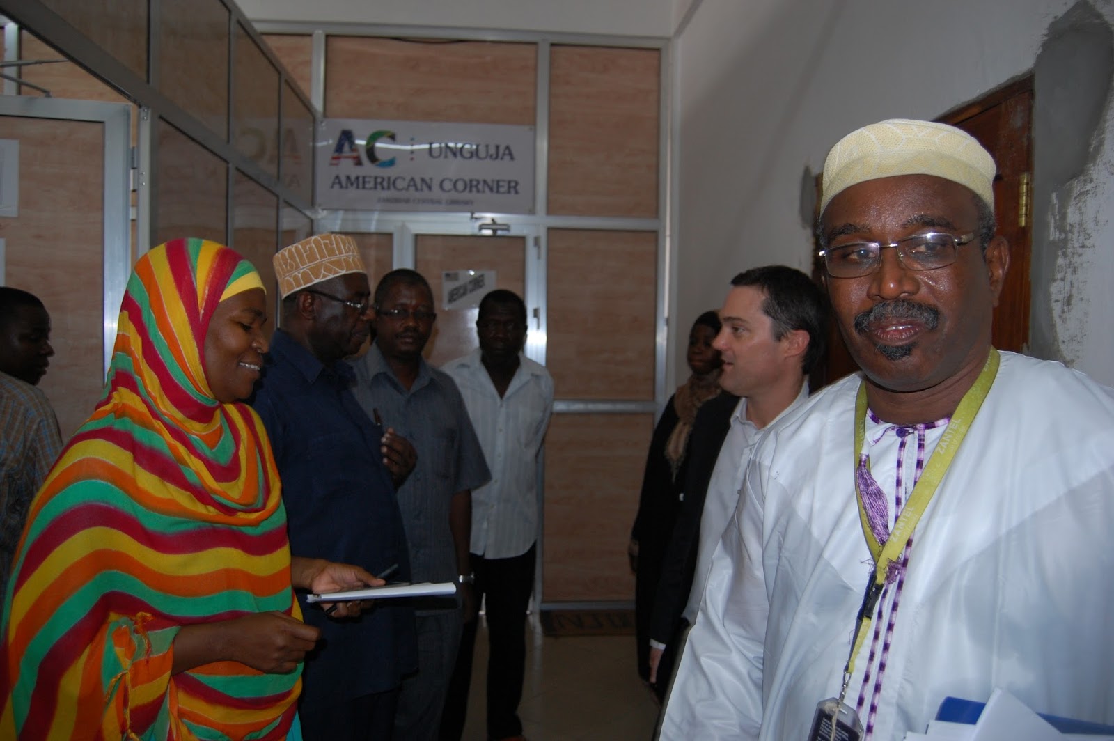 Teknolojia :Zantel Yakabidhi Fedha Maktaba Kuu ya Zanzibar kwa Ajili ya ...