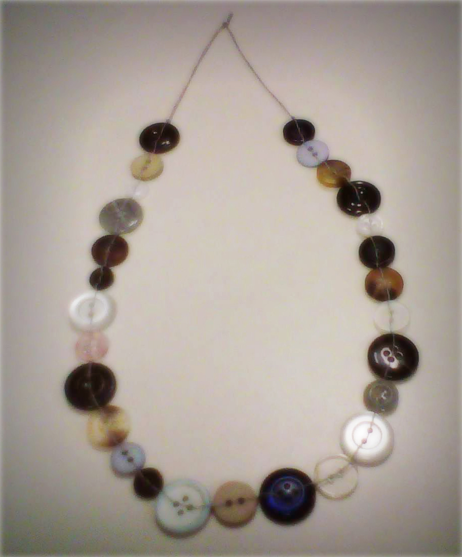 OliveJuice: DIY Tuesday: Button Necklace