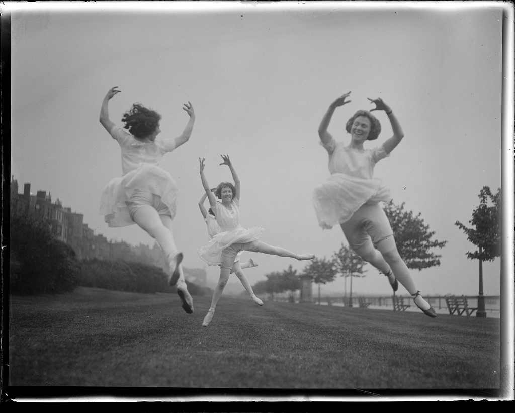 Vintage Nature Dances – Stunning Photos of Outside Performances in the ...