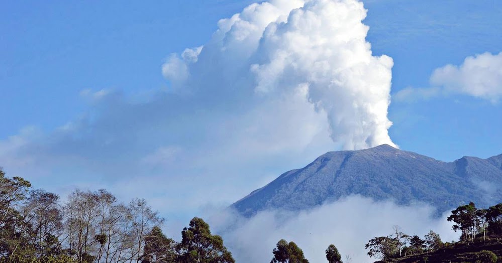 The Big Wobble : Costa Rican colossus Turrialba Volcano erupts and ...