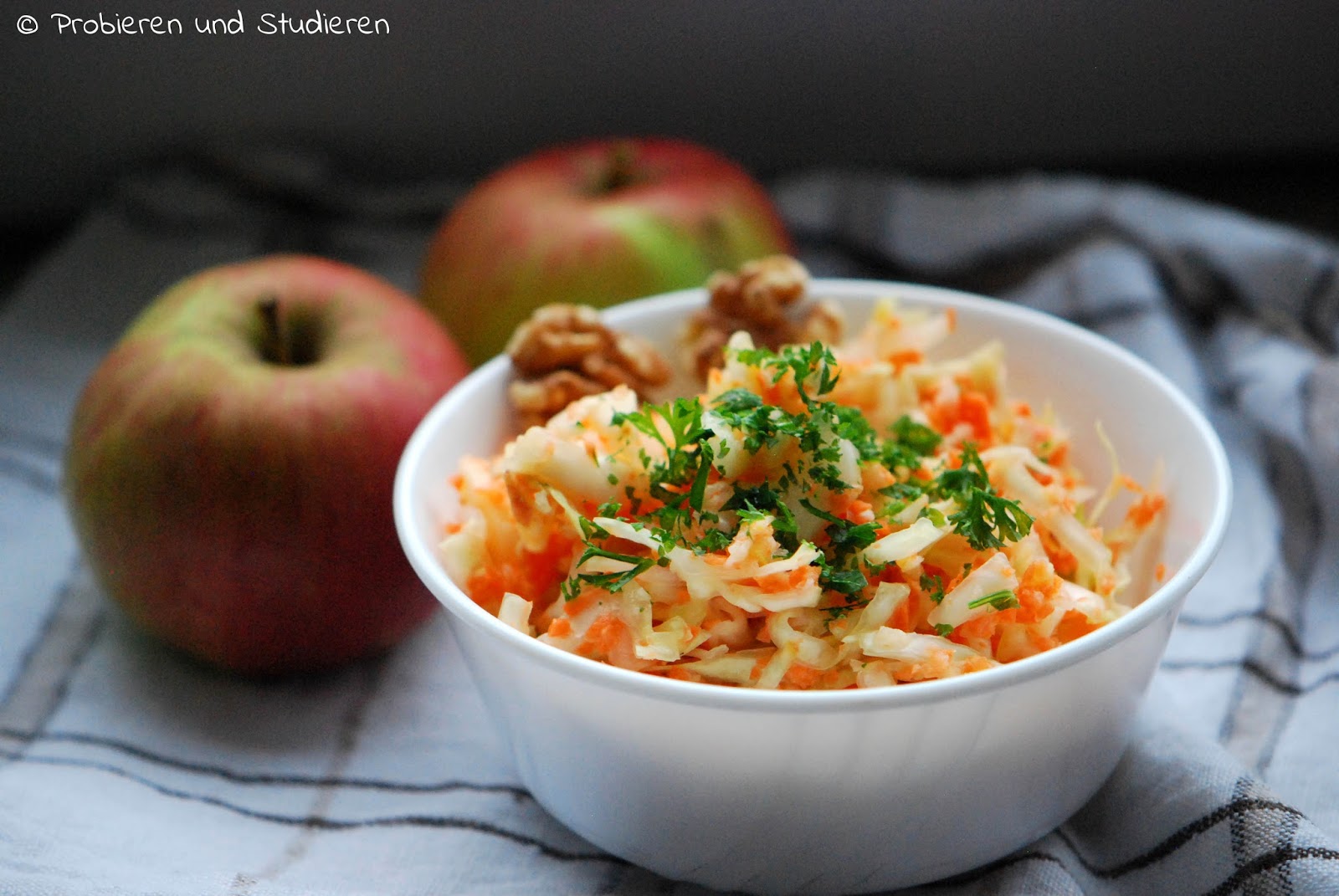 Probieren und Studieren : Apfel-Krautsalat mit Buttermilch-Dressing ...
