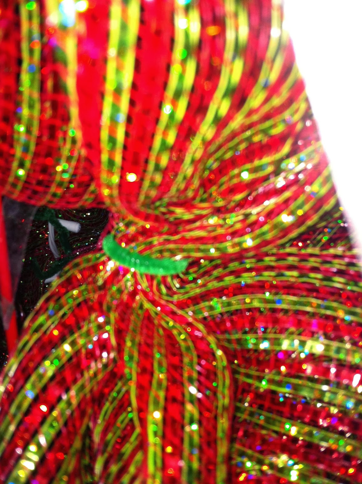 My Crafty World: Deco-Mesh Christmas Tree