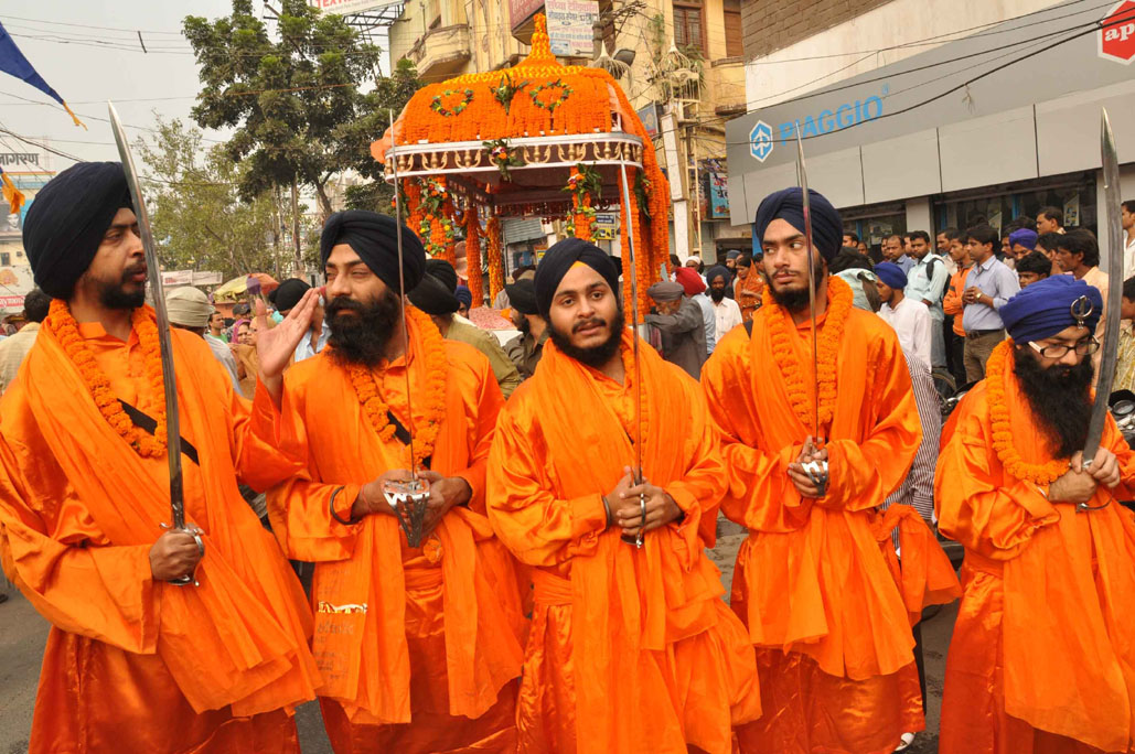 View Patna: Prabhat Pheri taken out in Patna
