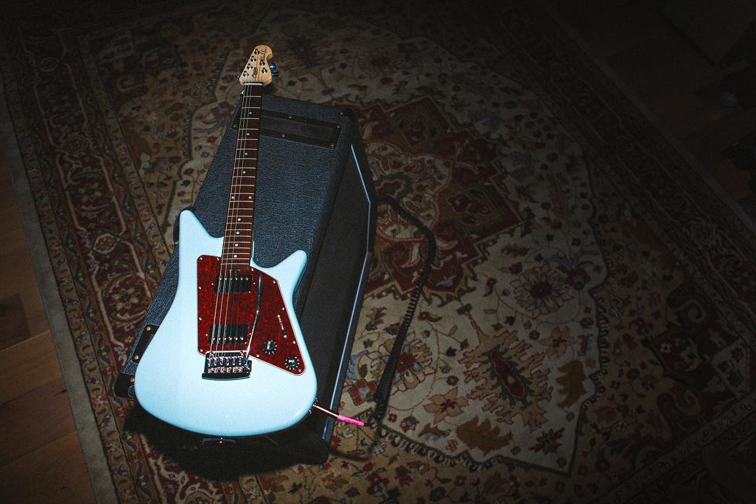 Gear Otaku: Sterling by Music Man AL40 国内販売開始、SBMM 初の安価なアルバート・リーモデル