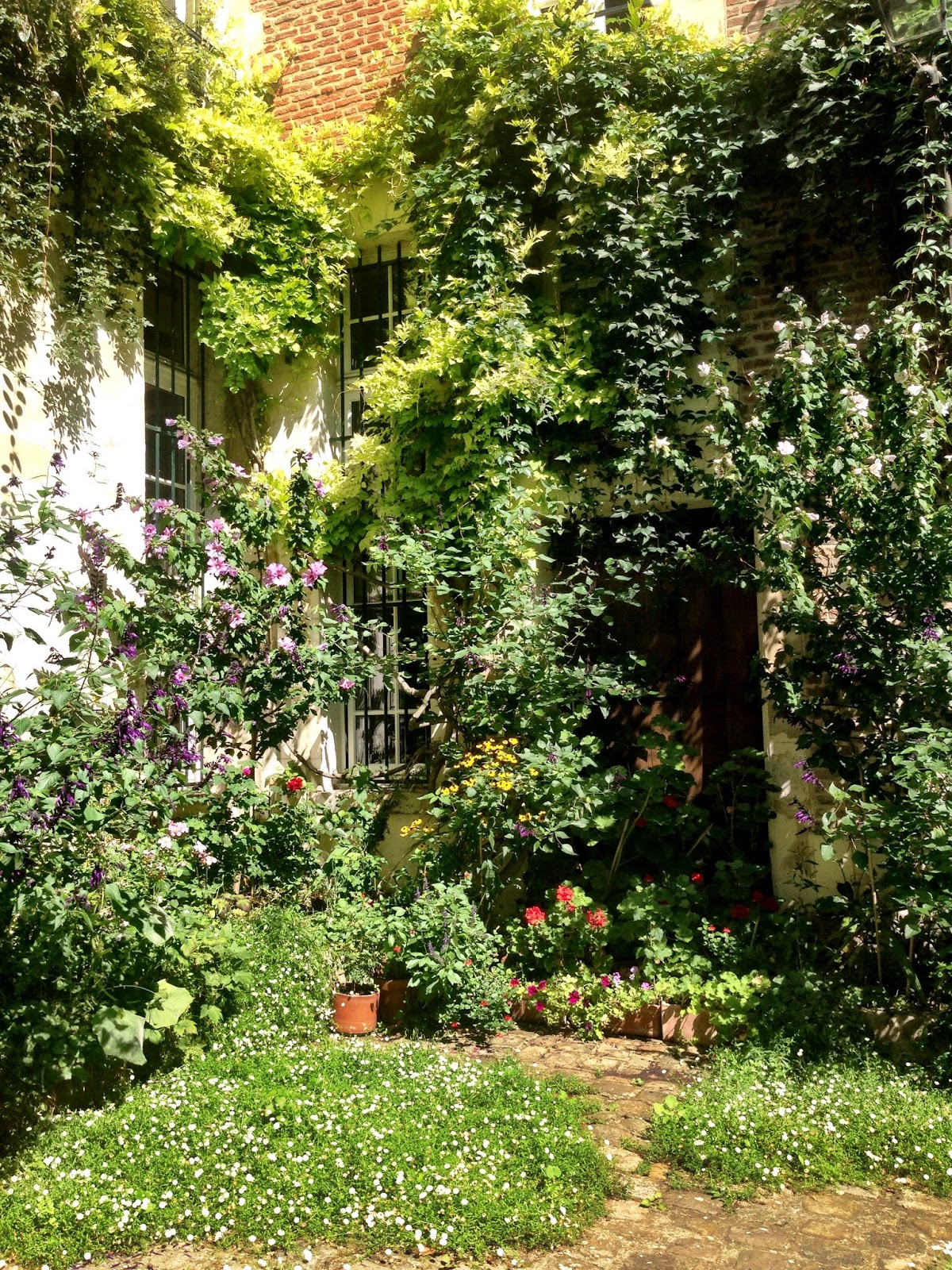 Focus On Paris: Courtyard cluster