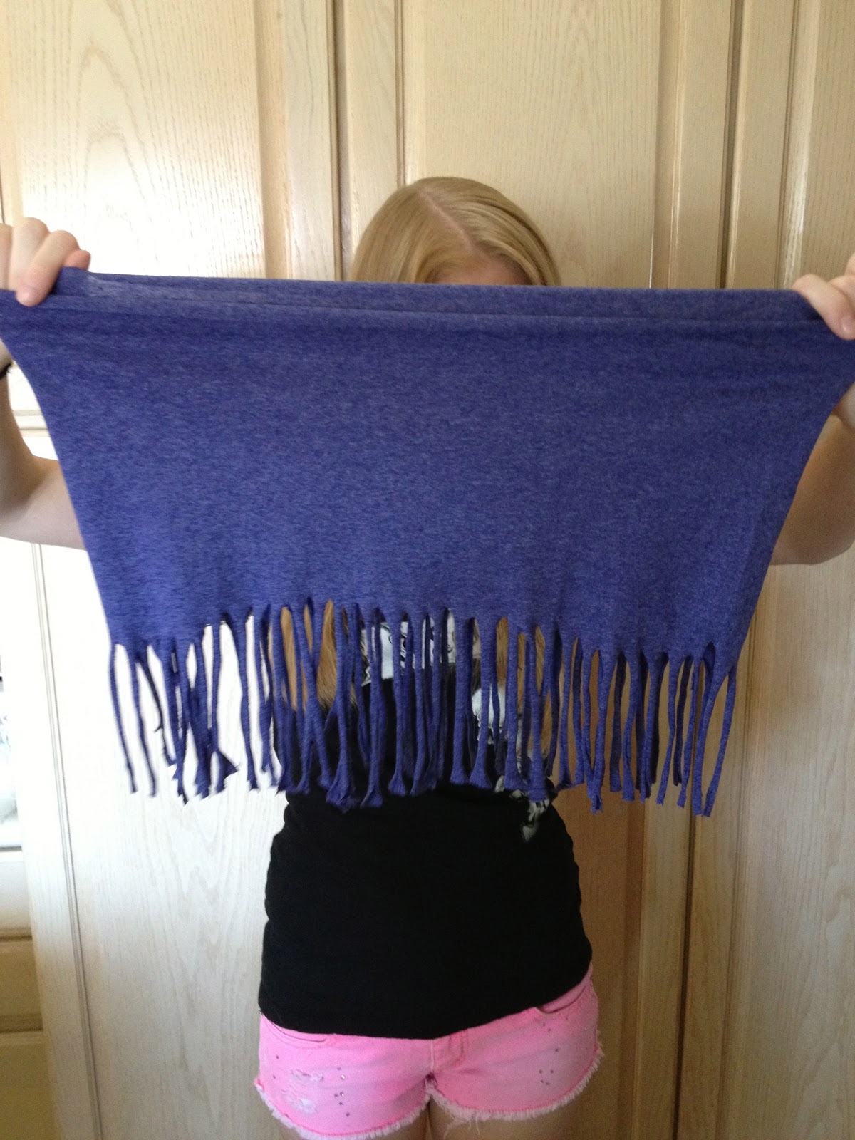 Handiworking: The $1.00 Fringed Tee Scarf