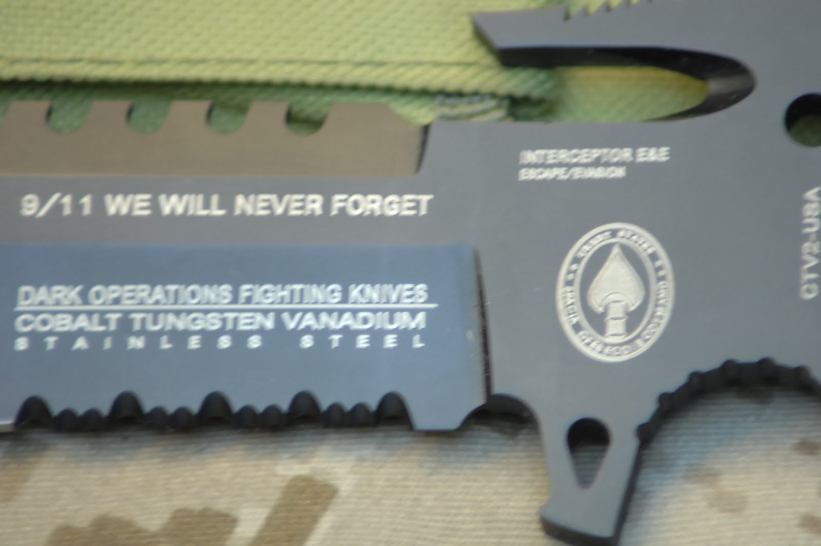 Cuchillos y Supervivencia en Chile....: DARK OPS, INTERCEPTOR