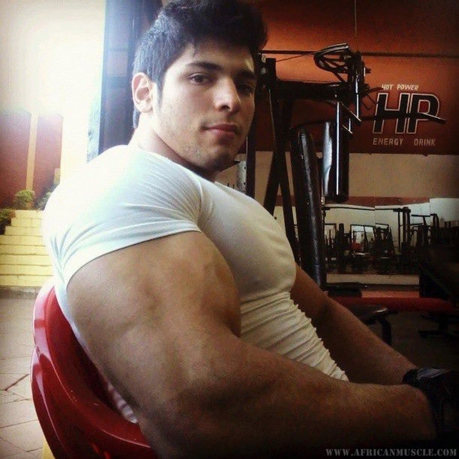 the beauty of male muscle: Romaine