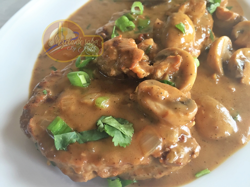 Chuletón de Cerdo con Salsa de Hongos | Mezcla De Sabor
