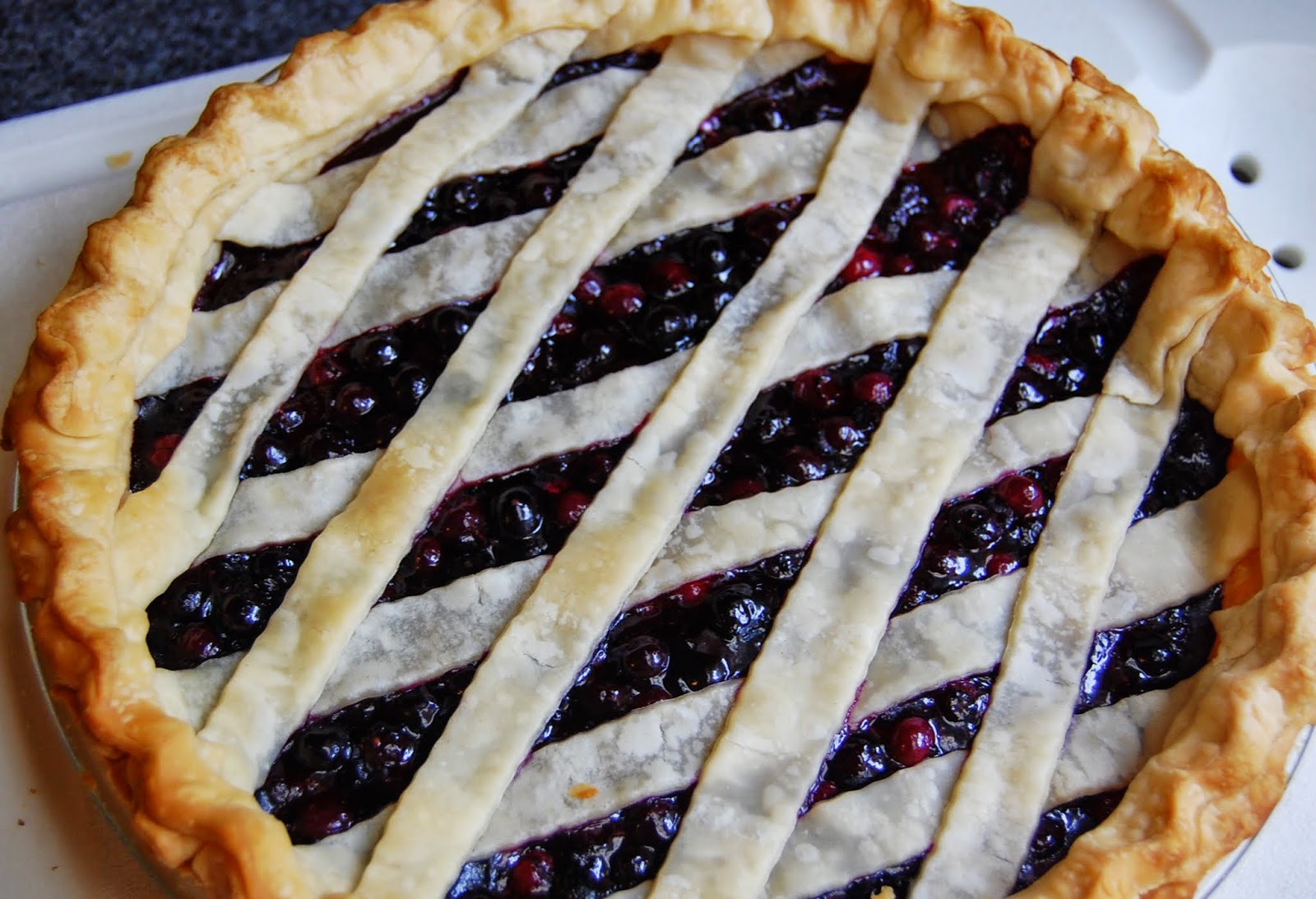 Daily*Dishin: Fresh and Easy Blueberry Pie
