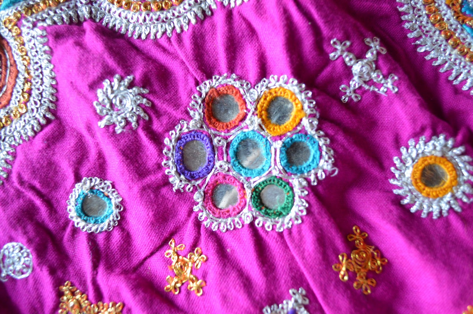 satrangi dhaage: The Embroidered Tales of Marwada Harijans - Lakhmaben ...