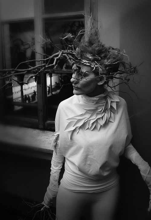 MONOBLOG: EMILA SIRAKOVA - FEMALE PRIMITIVE